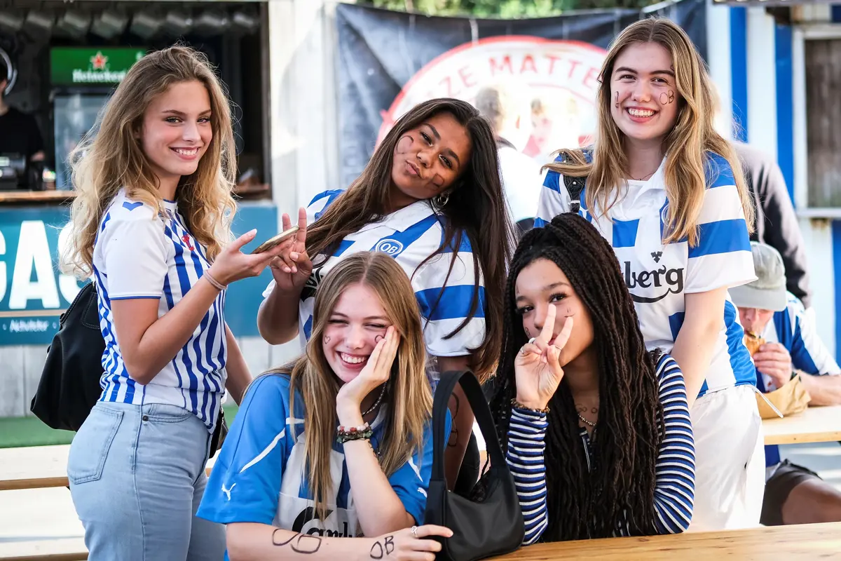 Fest og dans i fanzonerne inden Viborg FF-kampen